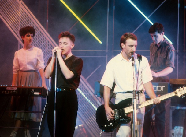 Gillian Gilbert, do New Order, libera: "ainda acho estranho tocar sem ...