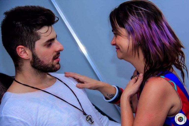 Família que toca unida... Falamos com o irmão e os pais DJs de Alok em ...