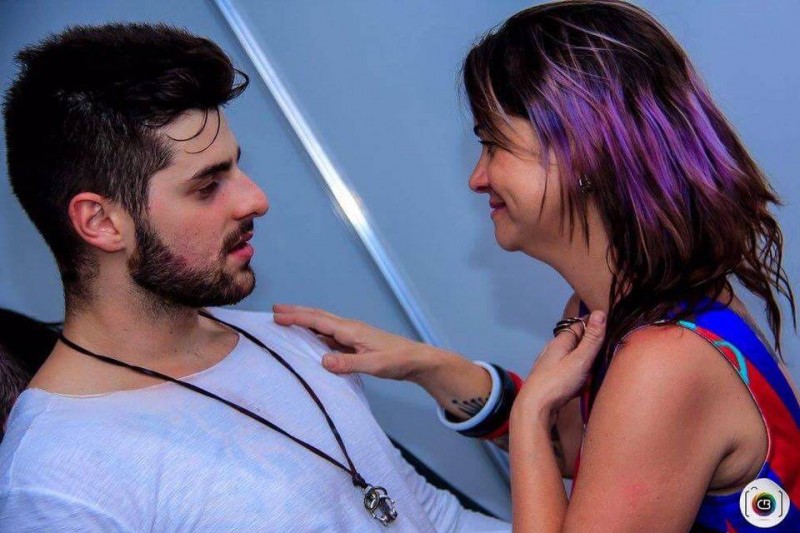 Família que toca unida... Falamos com o irmão e os pais DJs de Alok em ...