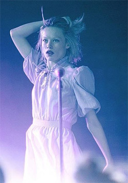 Crystal Castles retorna com nova vocalista e witchlândia celebra