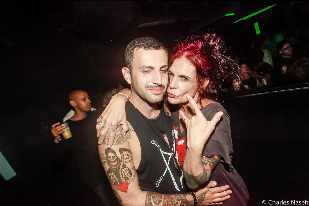 Conheça Daniel Raad, o gótico suave lindo que é host das festas mais legais