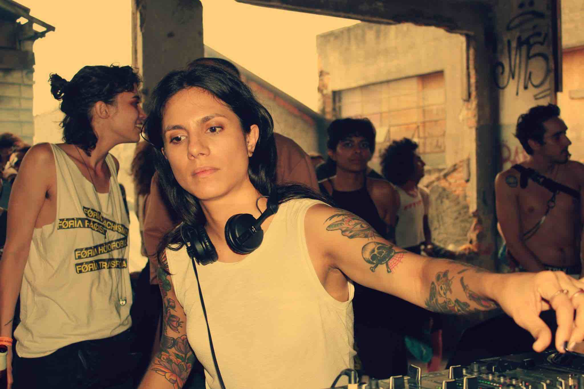 100 DJs mulheres brasileiras que você precisa conhecer