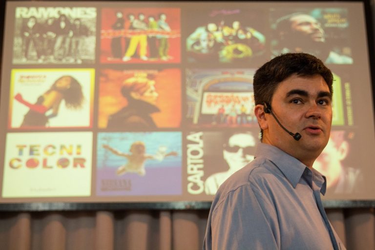 Conheça os 12 melhores podcasts brasileiros que falam sobre música