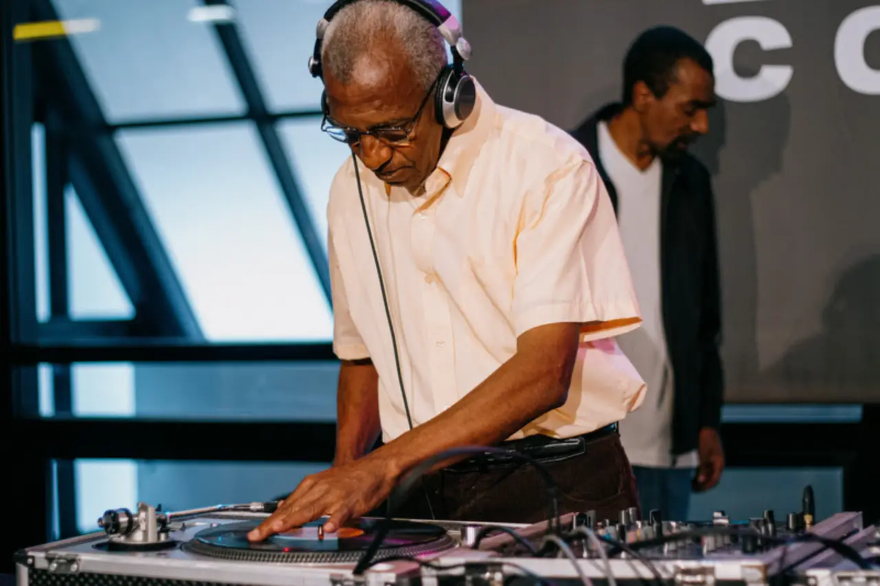 1º DJ do Brasil, seu Osvaldo será homenageado por filho e neto