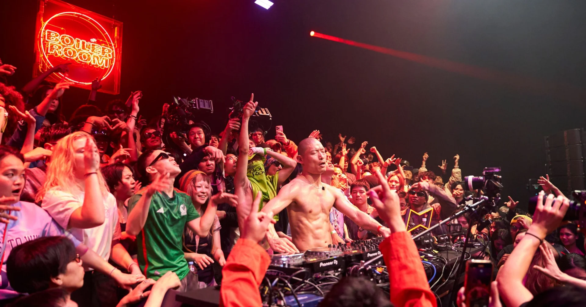 Fenômeno viral: Yousuke Yukimatsu, o 'Iggy Pop dos toca-discos'