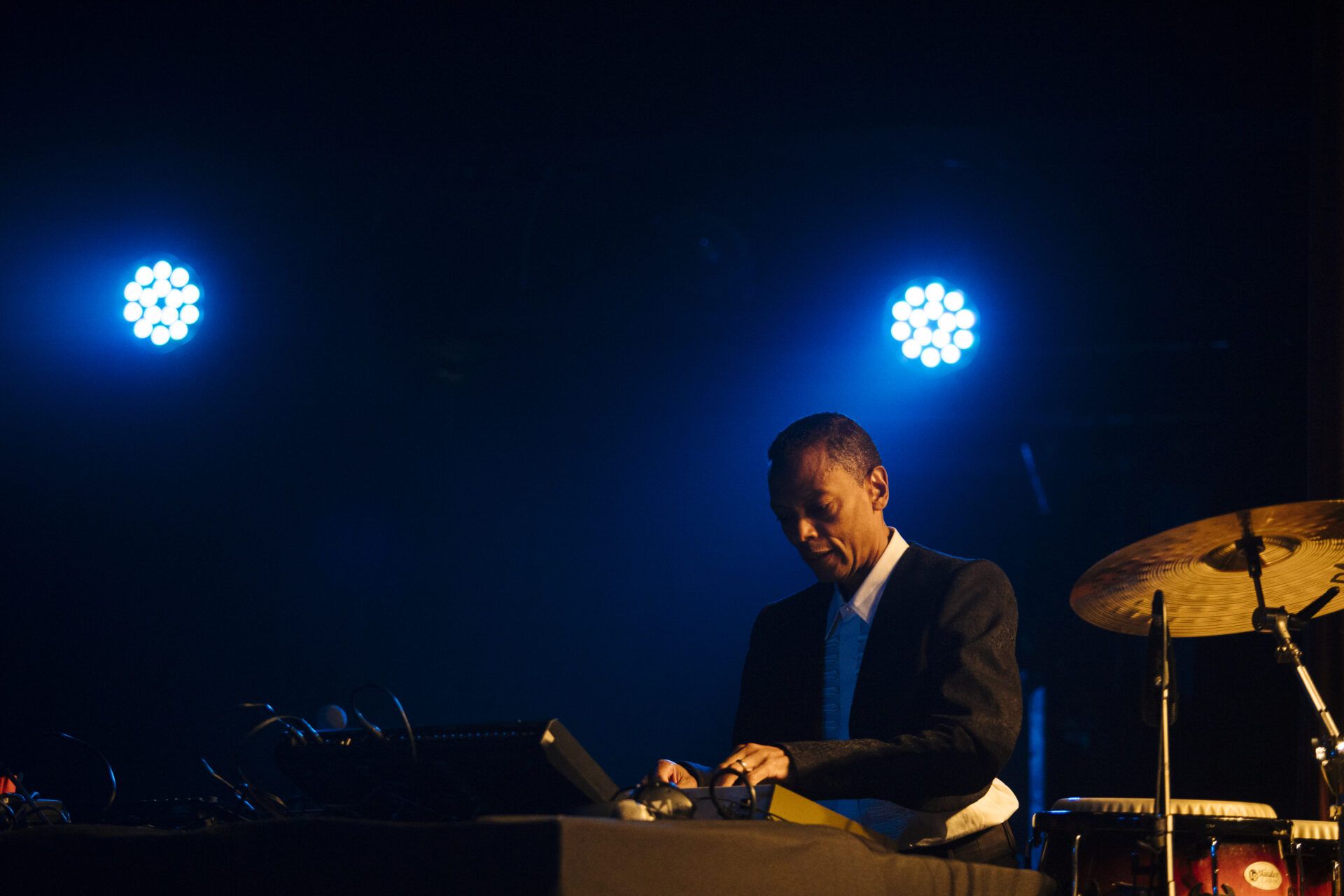 Hi-tech fusion: Jeff Mills redefine o jazz e o techno em espetáculo